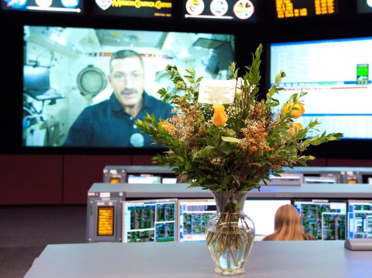 La NASA e quel mazzo di rose che da 33 anni accompagna gli astronauti
