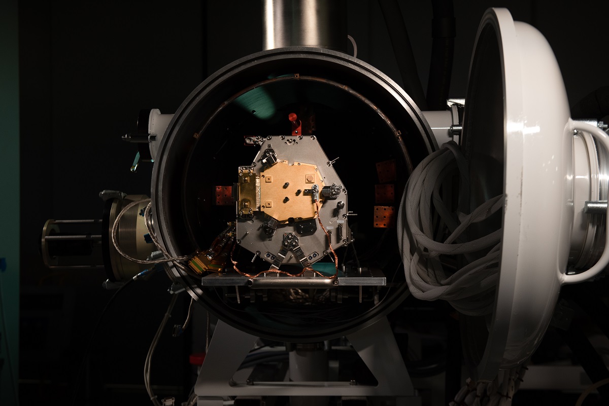 Consegnato da Leonardo all'ASI il telescopio JANUS: la camera ad alta ...