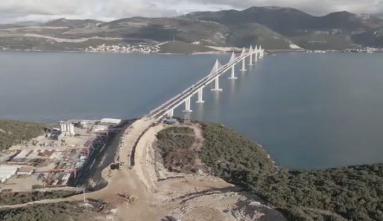 Croazia, il Ponte di Pelješac (Sabbioncello) unisce la penisola alla ...