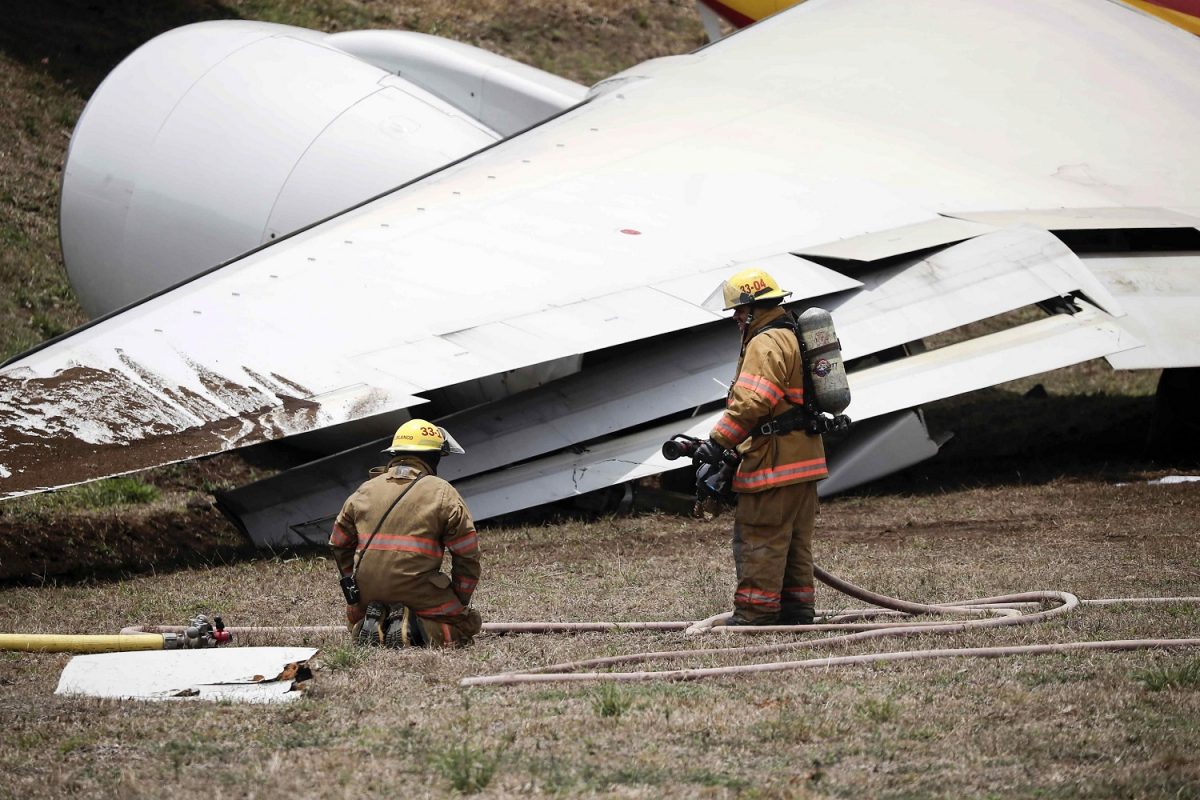 Atterraggio di emergenza per un Boeing 757 di DHL: esce di pista e si ...