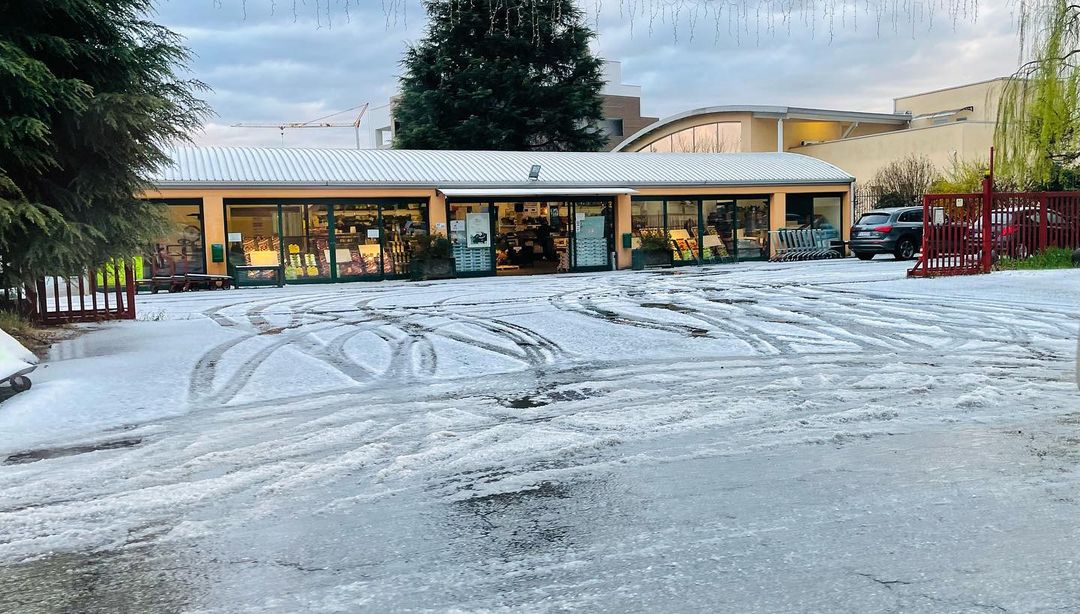 Maltempo, pioggia, vento e grandine in Lombardia: imbiancate anche ...