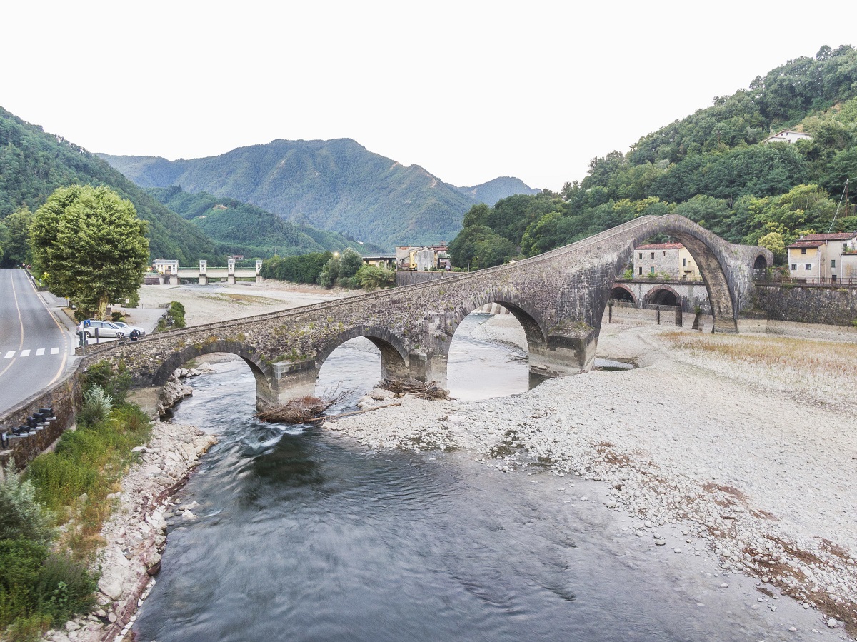 Siccità in Toscana: il fiume Serchio a secco vicino Lucca | FOTO