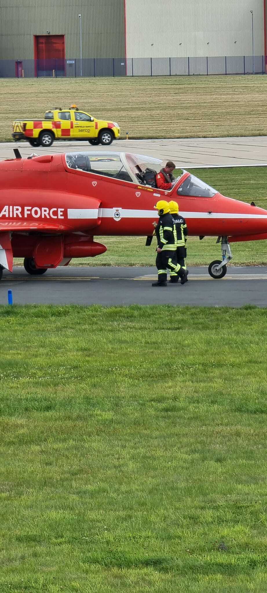 Cabina di pilotaggio in frantumi: violento bird strike per un jet dei ...