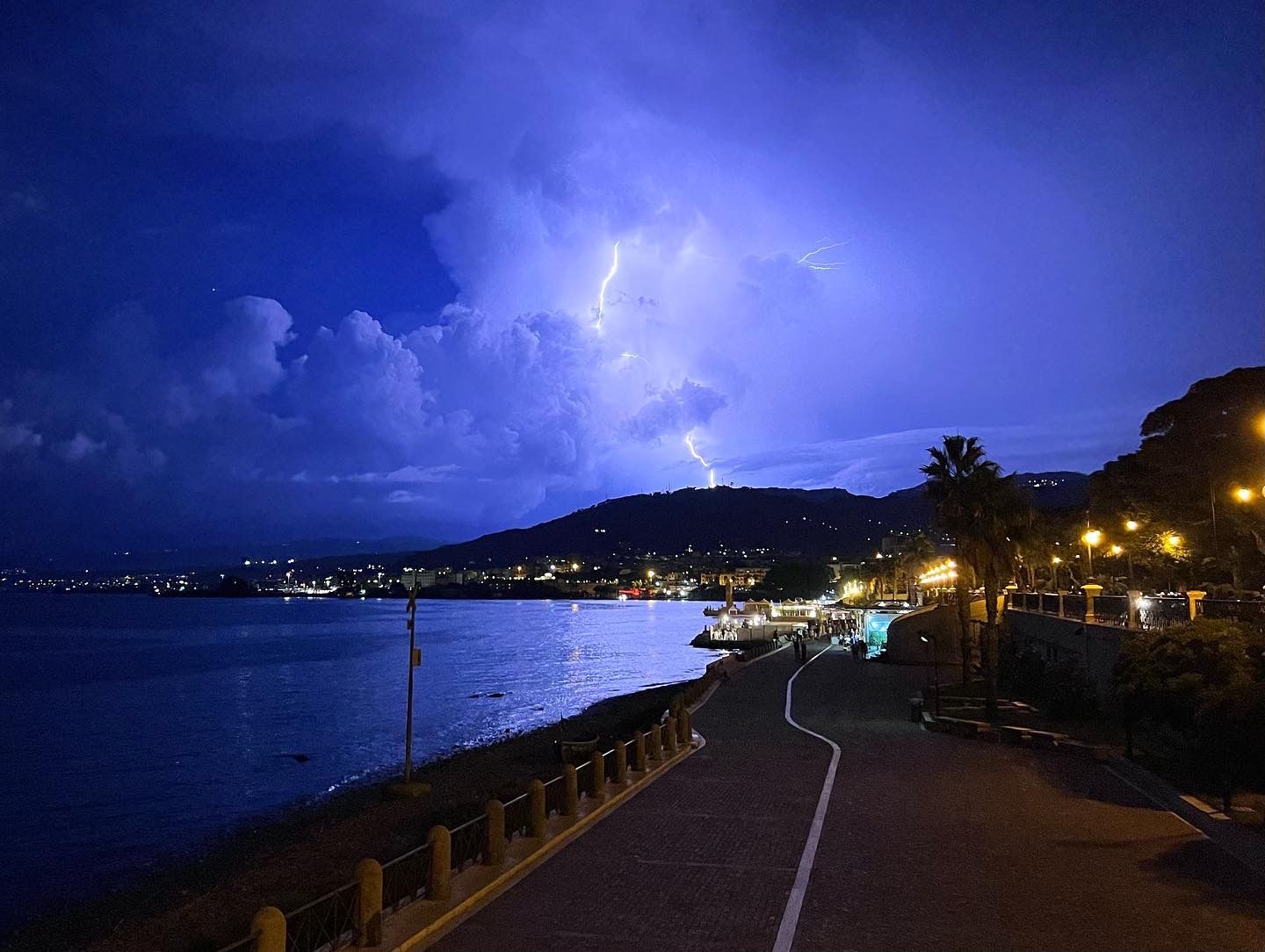 Maltempo, forte temporale in Aspromonte: tempeste di fulmini dal ...