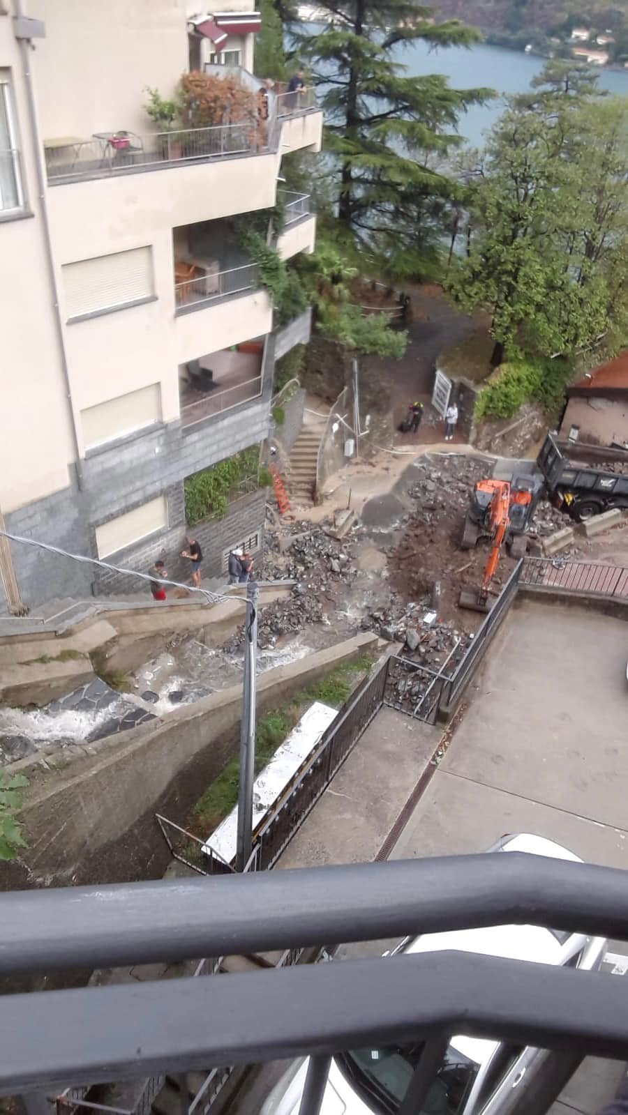 Maltempo, situazione drammatica nel Comasco: frane e fiumi di fango ...