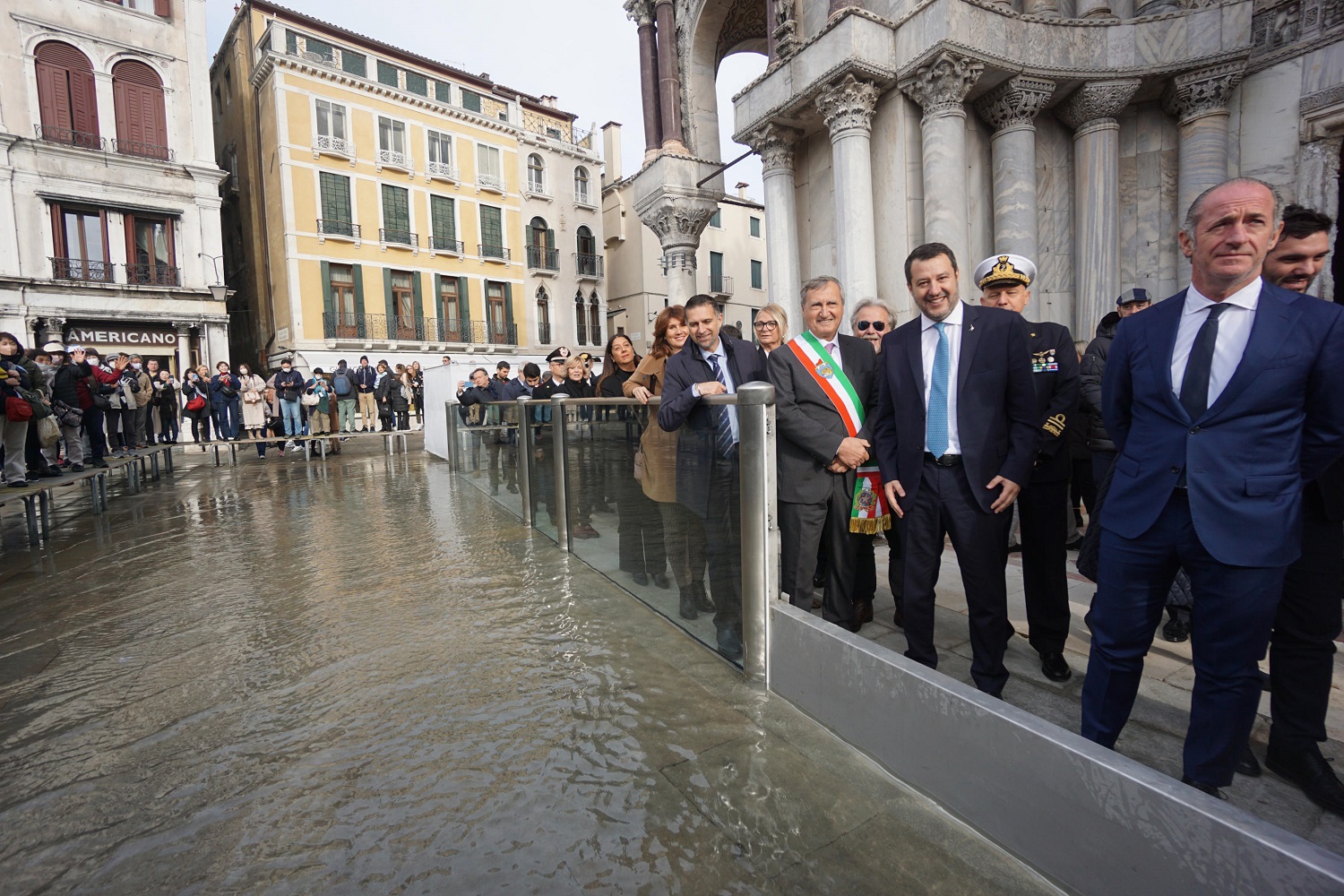 Salvini visita il Mose a Venezia: sopralluogo nella sala comando | FOTO