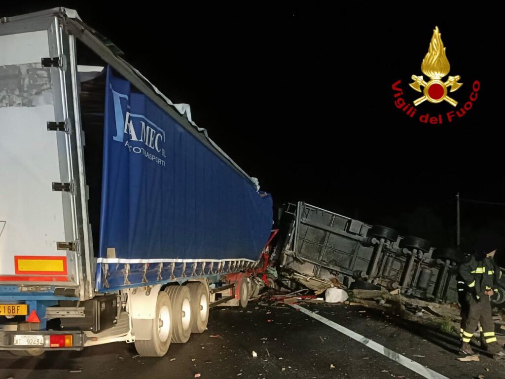 Sicilia, inferno sull'A20 Messina-Palermo nella notte: le FOTO del disastro
