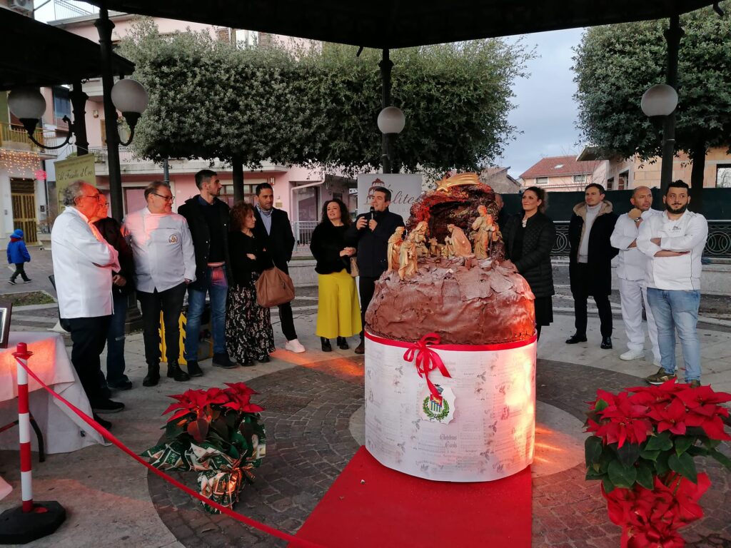 A Grottaminarda il panettone più grande della Campania | FOTO