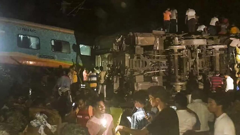 Scontro tra treni in India: è una carneficina, centinaia di morti e ...