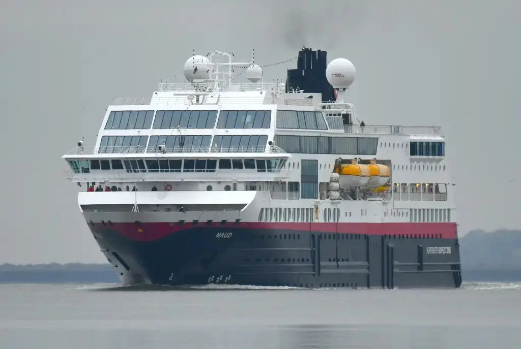 Tempesta nel Mare Nord, nave da crociera norvegese in difficoltà | VIDEO
