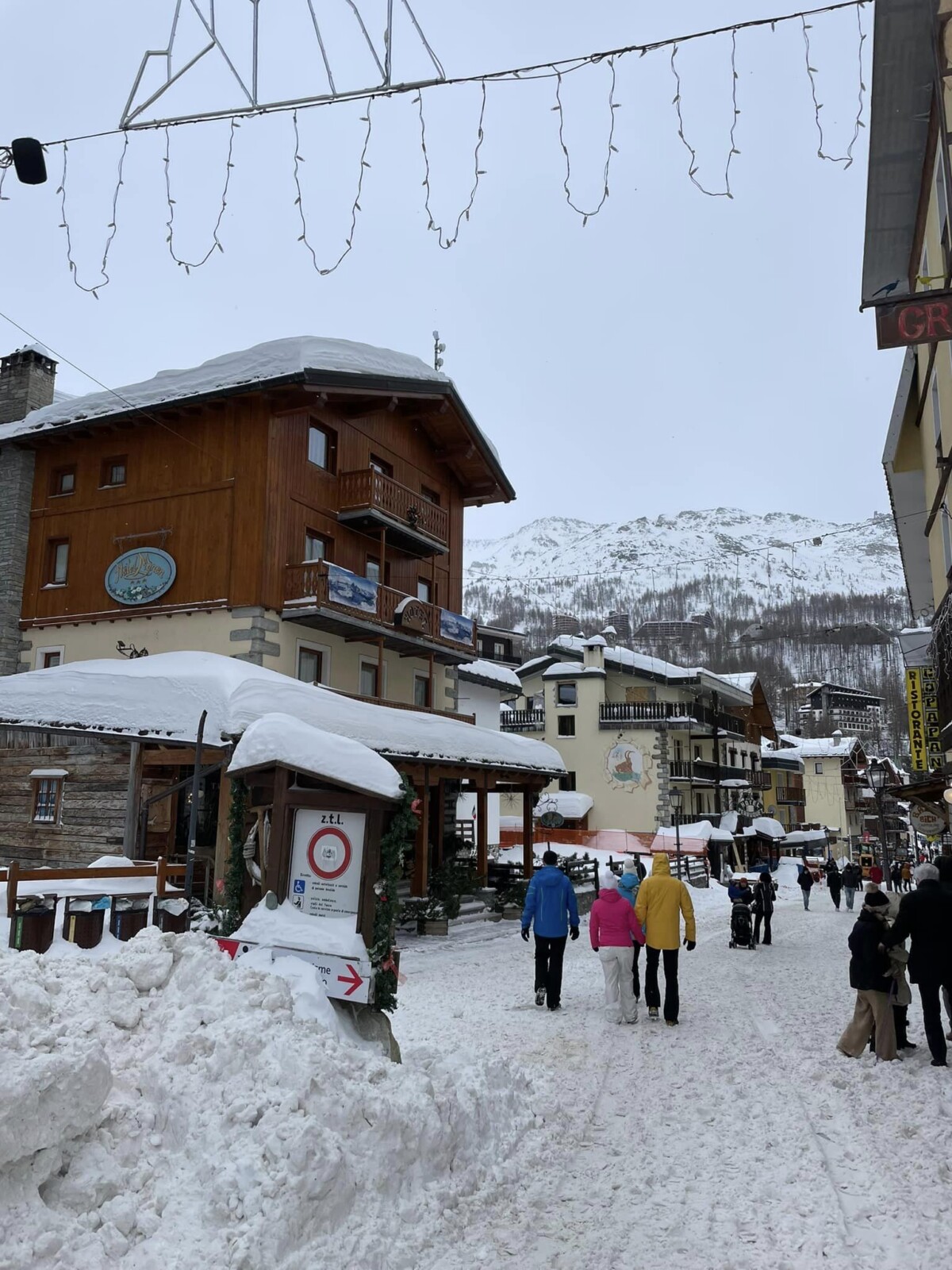 Tanta neve sulle Alpi di confine: paesaggio fiabesco a Cervinia e Riale ...