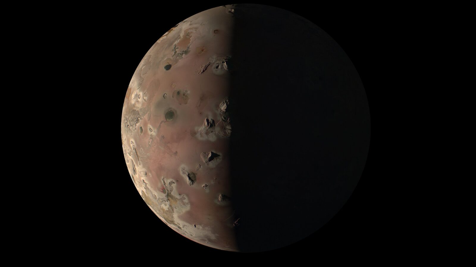 Sorvolo storico: la sonda JUNO rivela i segreti di Io, la luna ...