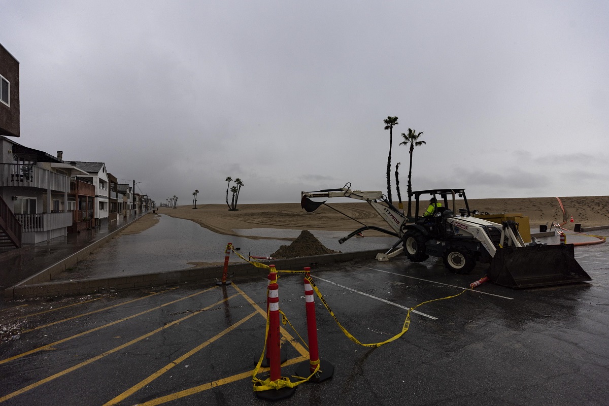 Fiume atmosferico si accanisce sulla California: tempesta con pioggia ...