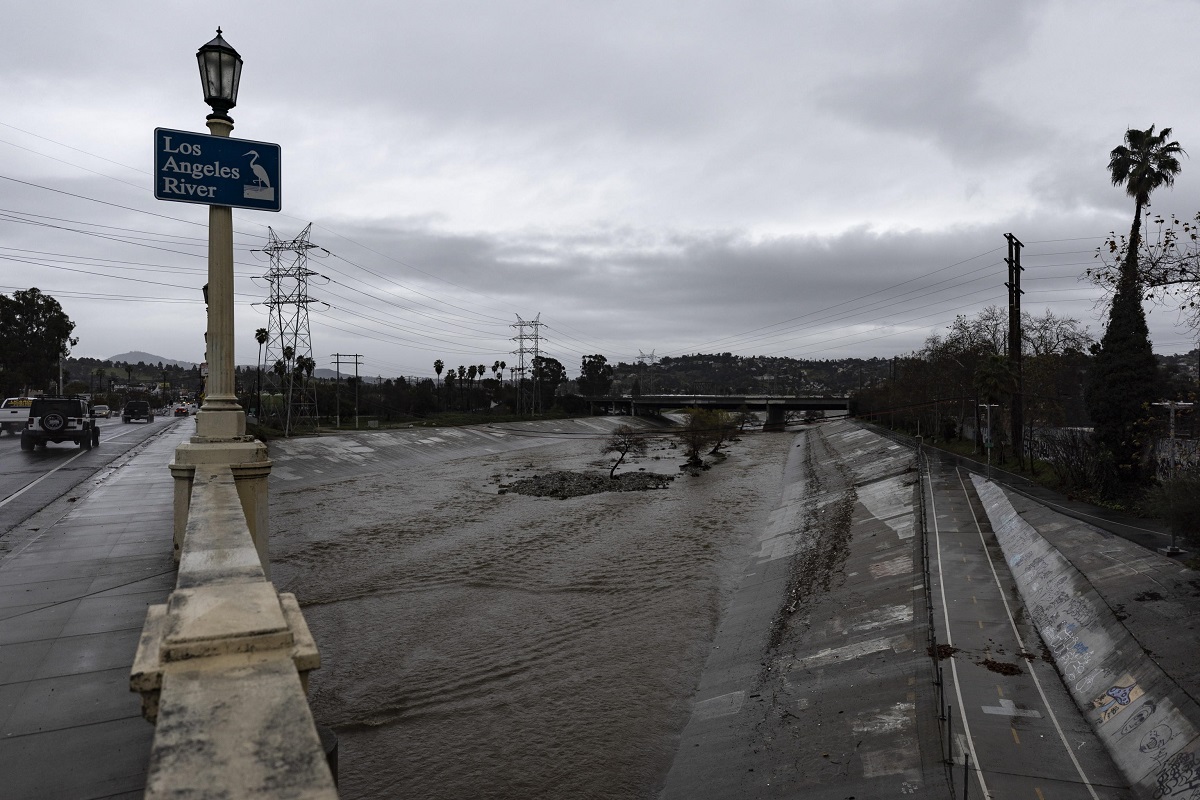 Fiume atmosferico si accanisce sulla California: tempesta con pioggia ...