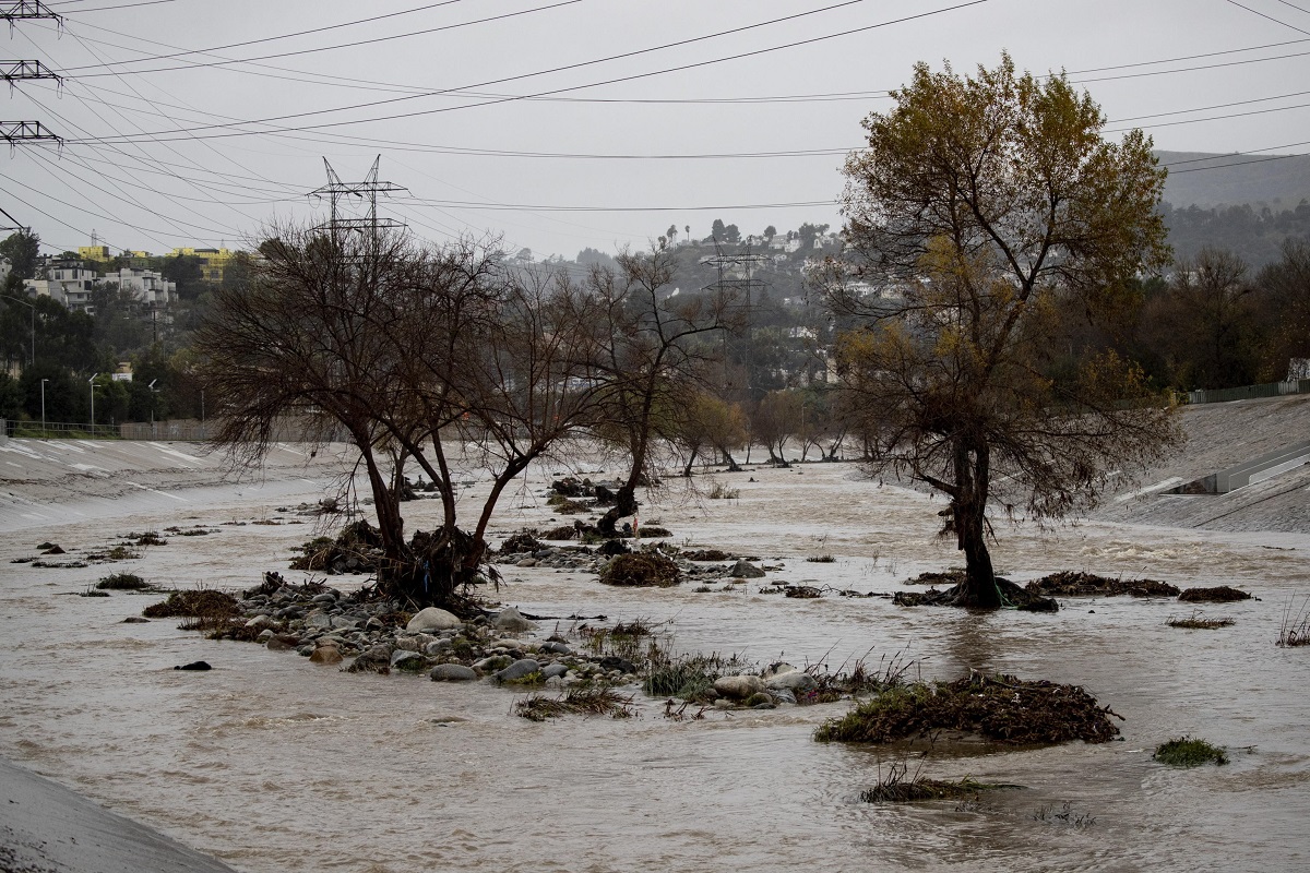 Fiume atmosferico si accanisce sulla California: tempesta con pioggia ...