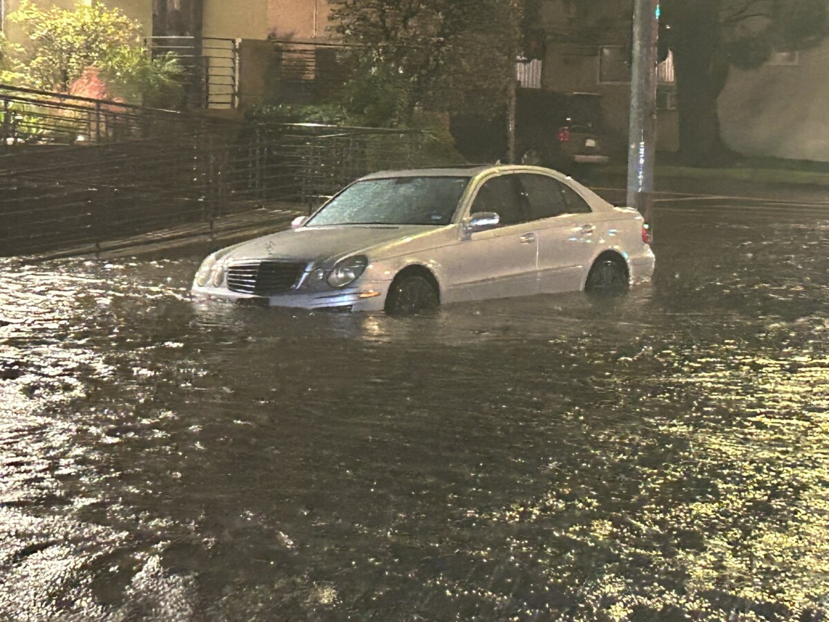 Tempesta in California, record di pioggia a Los Angeles: colate di ...