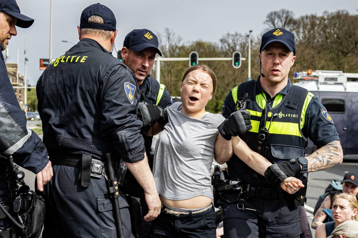 Clima, Greta Thunberg fermata a una manifestazione all'Aja