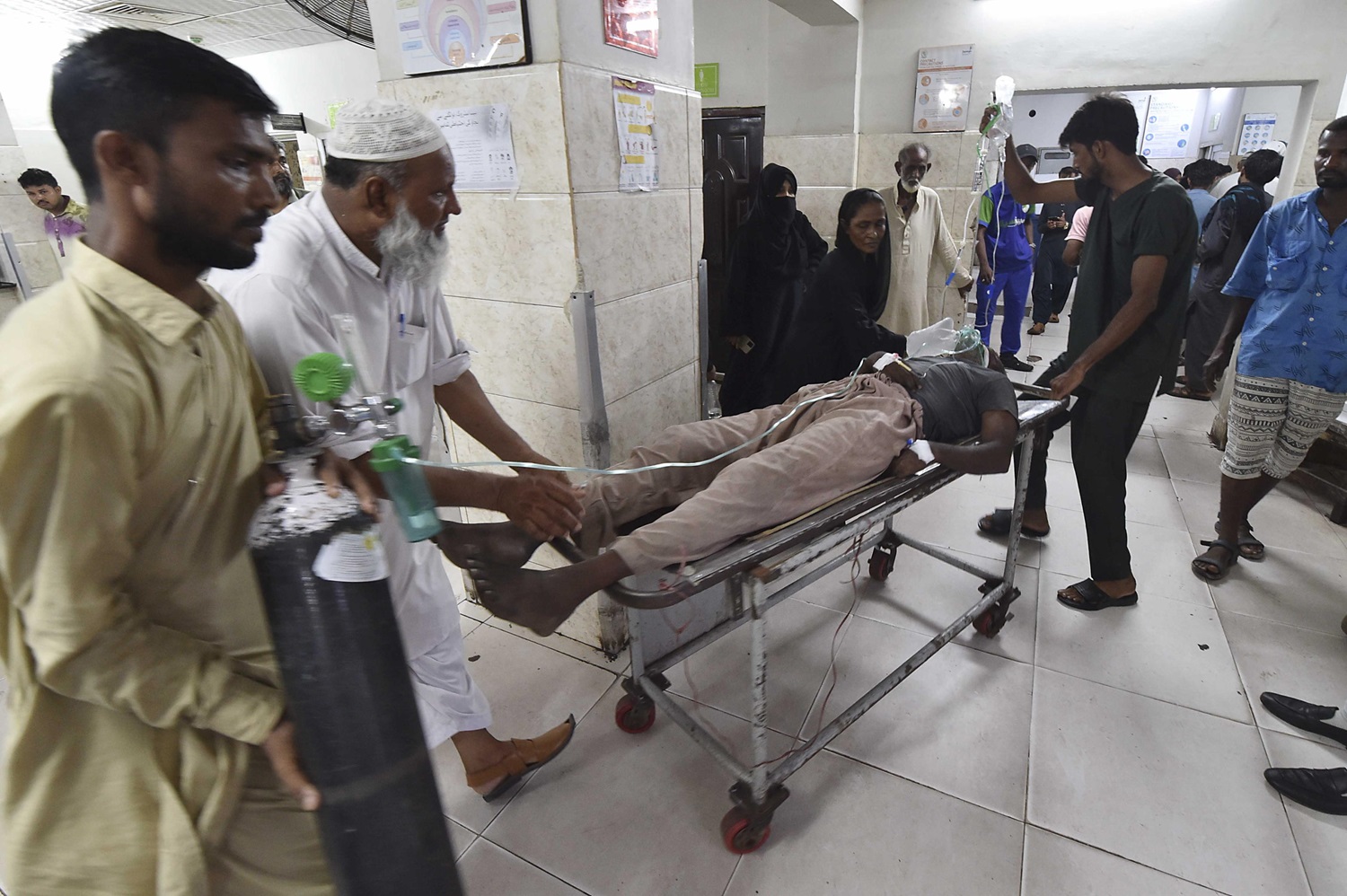 Ondata di caldo in Pakistan: centinaia di persone morte a Karachi