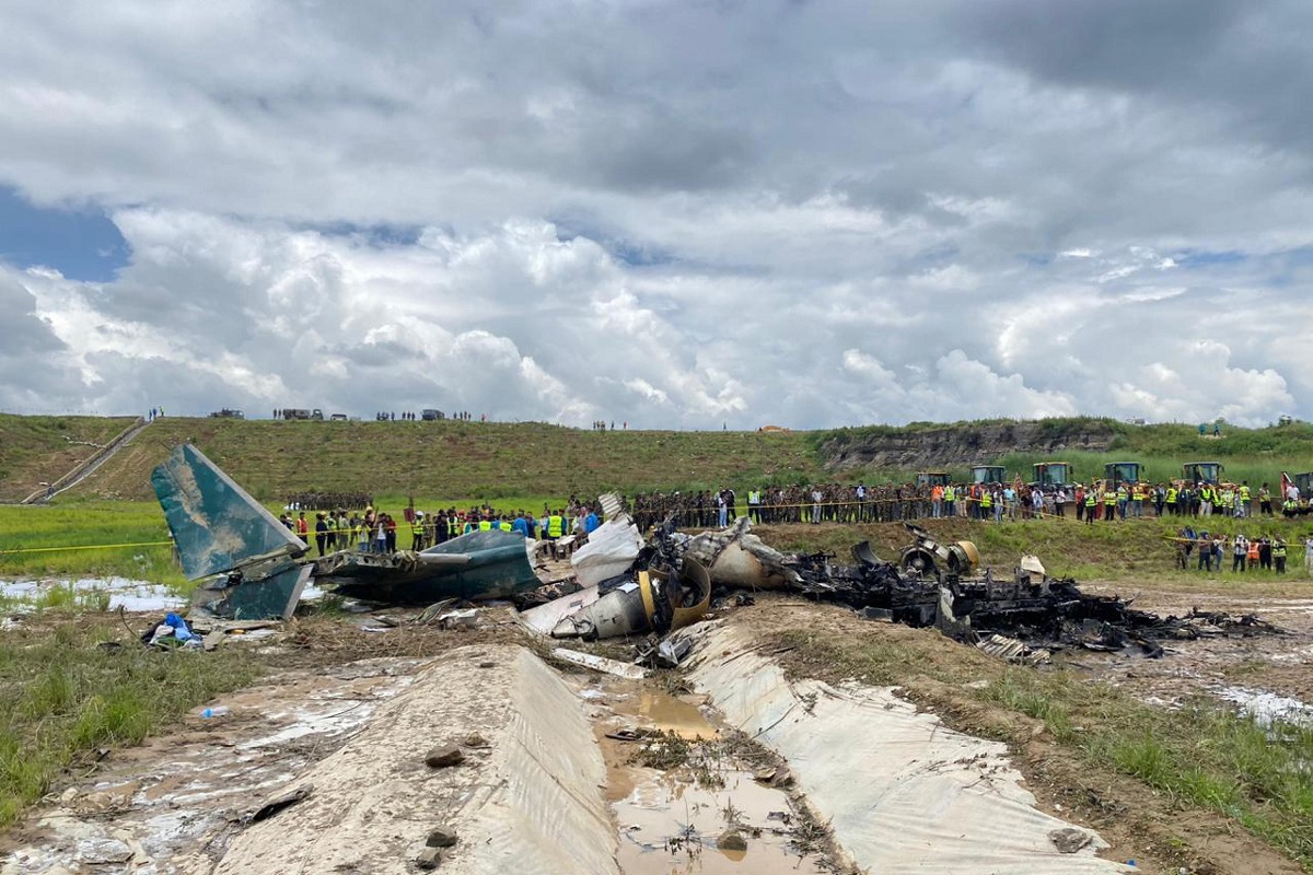 Nepal, aereo precipita al decollo a Kathmandu: a bordo 19 persone ...