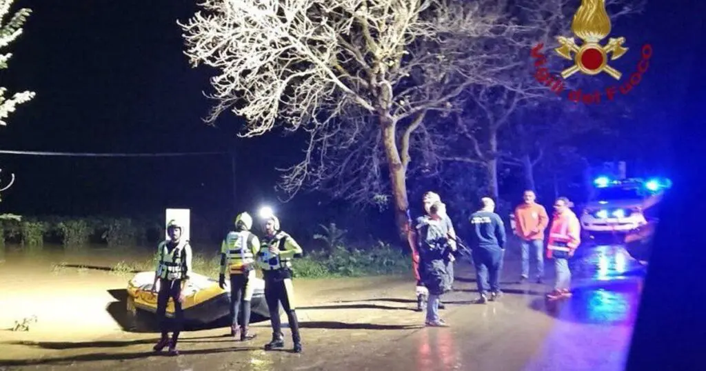 Maltempo, alluvione in Toscana: 2 dispersi, uno ha 5 anni
