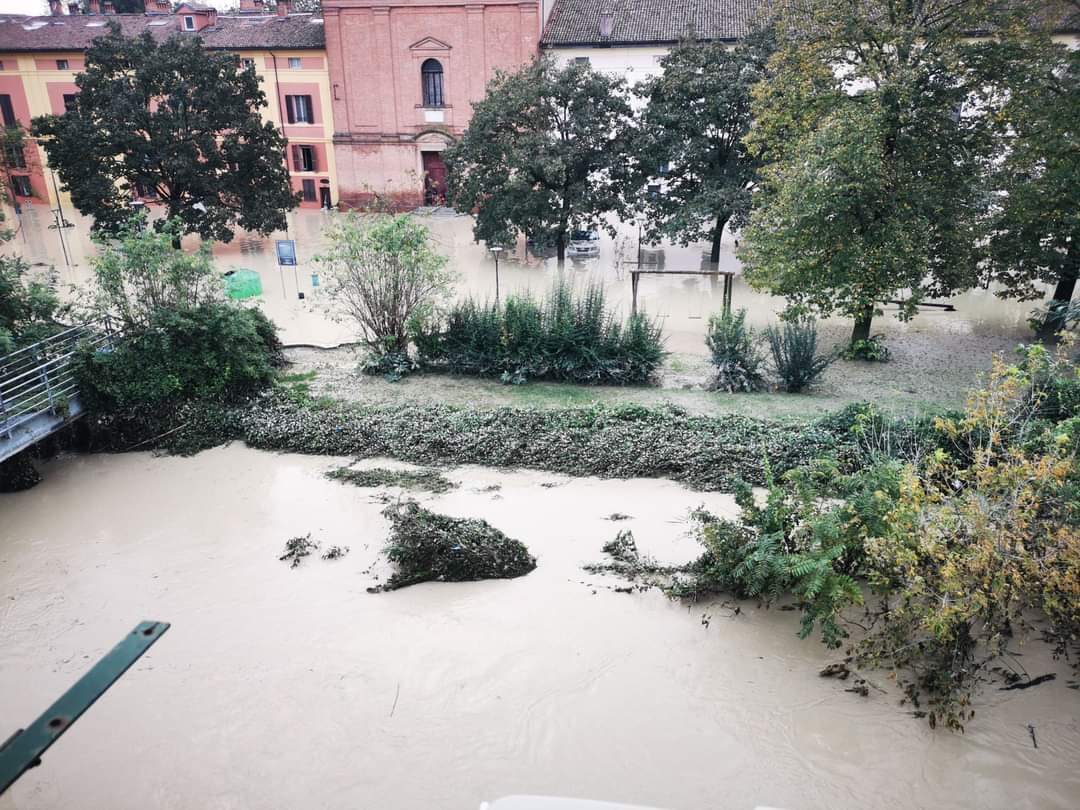 Alluvione Emilia-Romagna, intervento dell'esercito a Castel Maggiore | FOTO