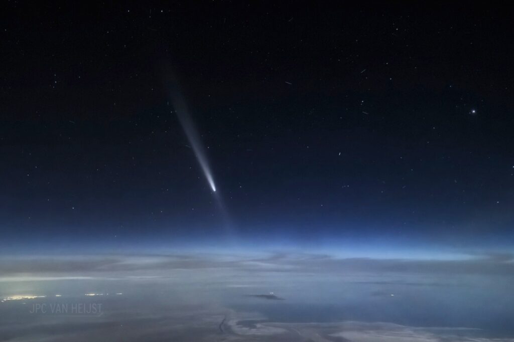 La cometa Tsuchinshan-ATLAS in Uzbekistan: la FOTO dall'aereo