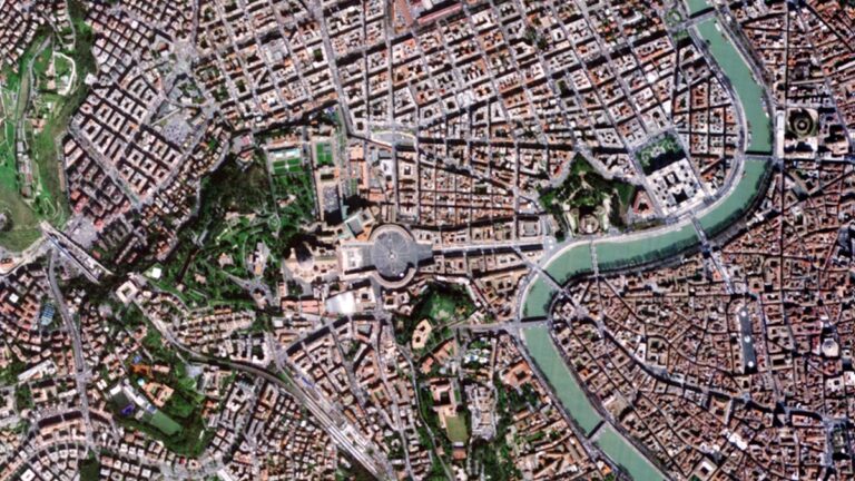 Spazio: svelata la prima foto del satellite HEO di Argotec