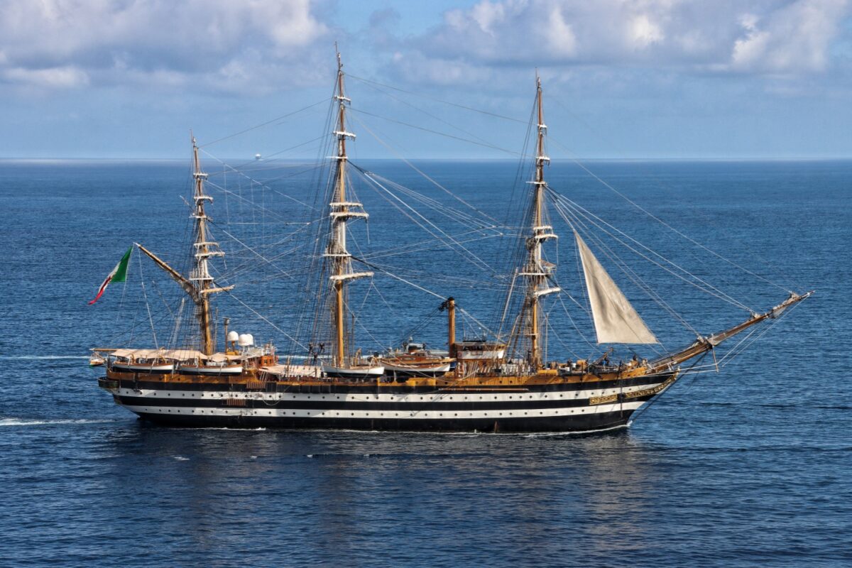 L'Amerigo Vespucci verso Genova, domani si chiude il Tour Mondiale