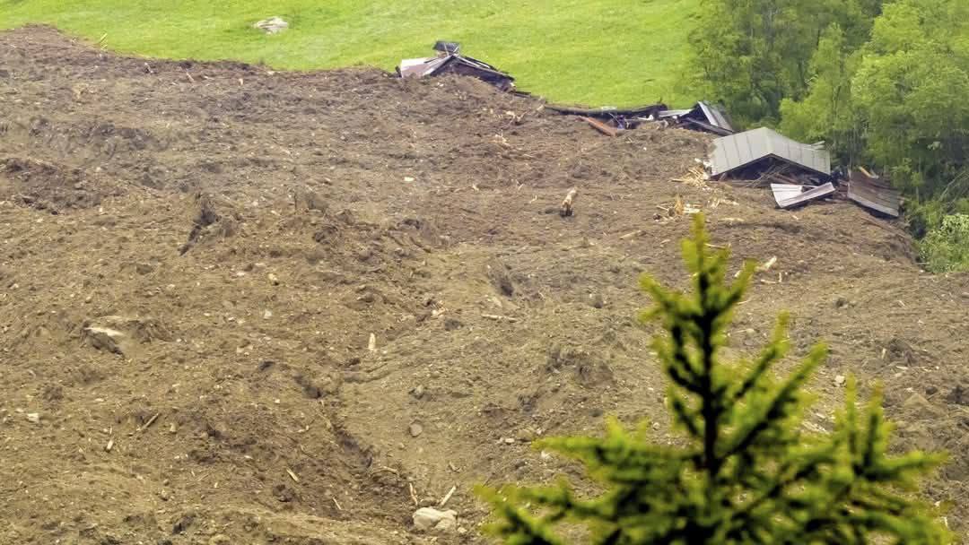 Svizzera, enorme crollo dal ghiacciaio Birch spazza via Blatten