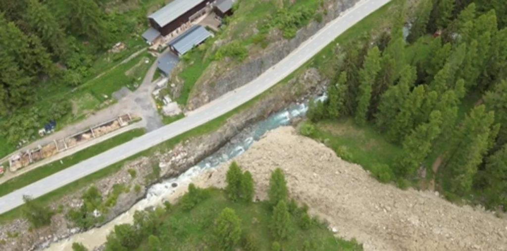 Svizzera, enorme crollo dal ghiacciaio Birch spazza via Blatten
