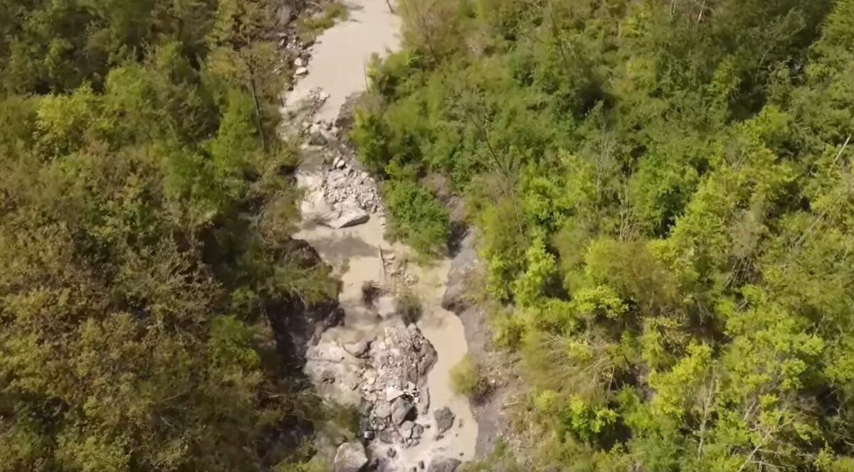 Maxi frana a Boccassuolo: si alza l'alveo del torrente Dragone