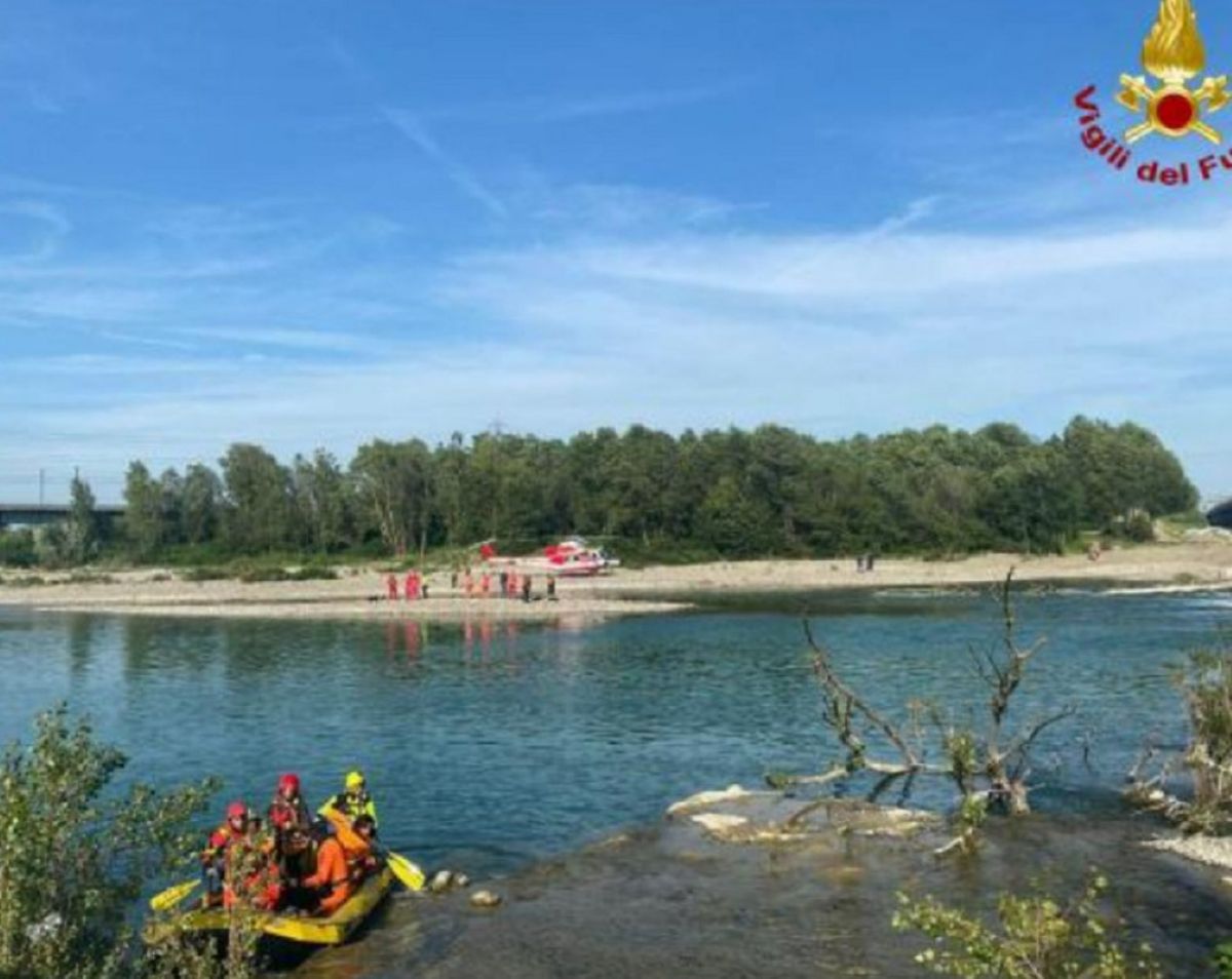 Si tuffa per salvare dei bambini: muore sotto il ponte sul fiume Taro