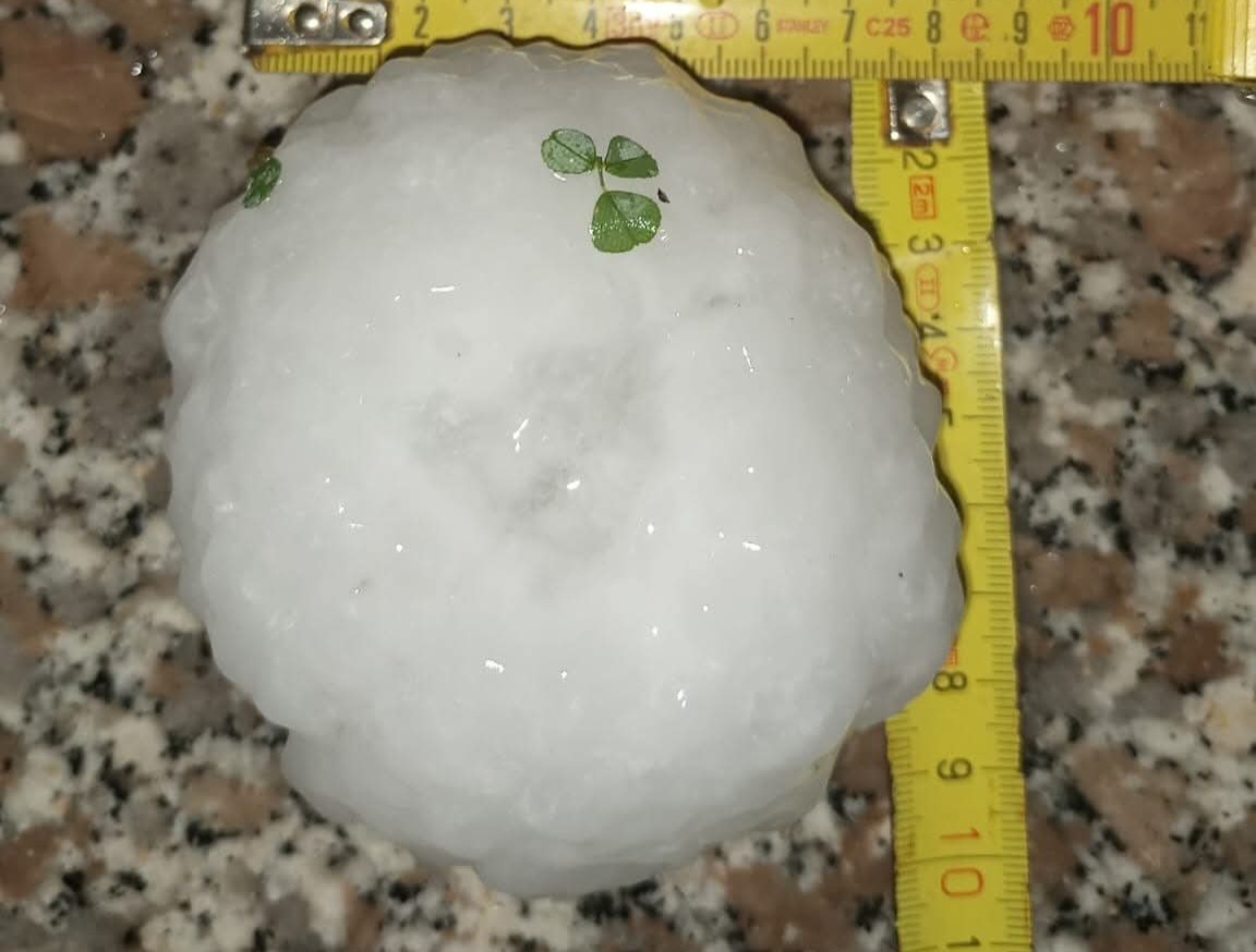 Maltempo estremo nel Nord-Est: grandine gigante e fulmini