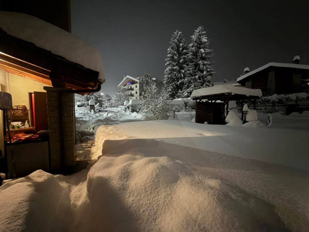 Neve sempre più intensa in Valle d’Aosta: località sommerse e paesaggi ...