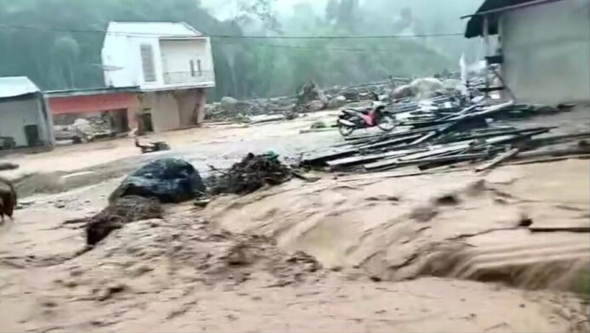 Maltempo Indonesia, le forti piogge provocano inondazioni e frane nel ...