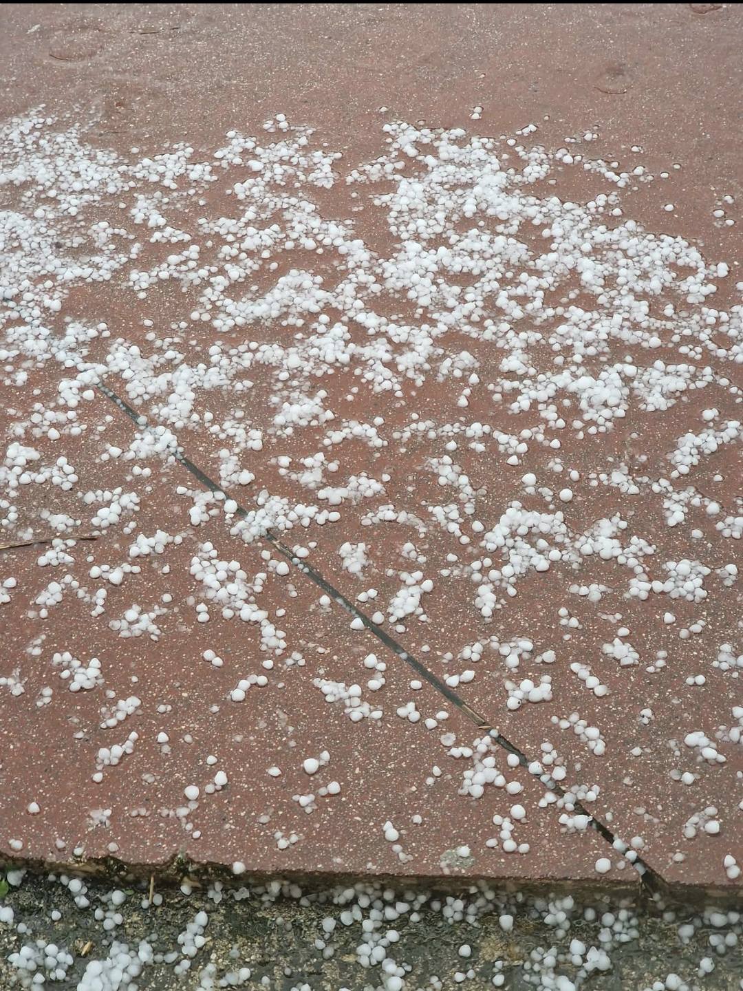 Maltempo Lazio, forte temporale con grandine a Roma: strade imbiancate ...